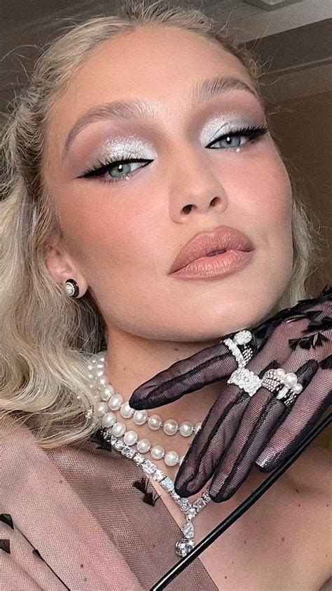 Pin By Ⓛⓞⓡⓔⓣⓗ On Ksenia Sevrikeeva [video] Silver Makeup Face Makeup
