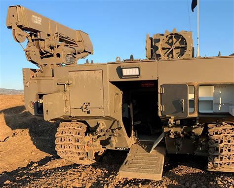 Idf Repair Vehicle With A Crane Based On Merkava Mk2 And 3 See All Pictures R Tankporn