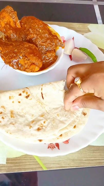 গরম গরম চিকেন কষার সাথে গরম গরম ময়দার রুটি 😋 দারুন হয়েছিল কিন্তু খাবার টা 👌🏻😋 ️ Minivlog