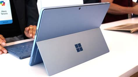 How Two Developers Are Keeping Surface Duo Alive — With Windows 11 And