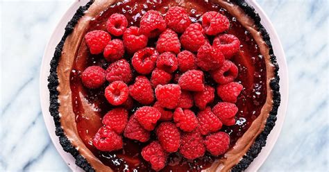 A No Bake Chocolate Raspberry Pie To Beat The Heat Raspberry Pie Recipe Summer Dessert