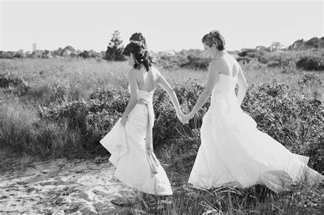 15 Posing Tips For Same Sex Weddings