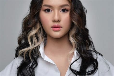 Biodata Indri Barbie