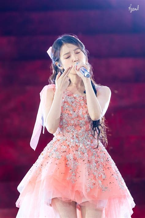 Pin By Yen Vu On Iu Lee Ji Eun 이지은 Asian Girl Stage Outfits Dream Music