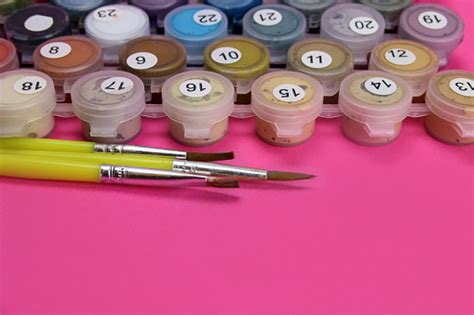 분홍색의 숫자로 페인팅을 위한 아크릴 페인트와 브러쉬 세트 0명에 대한 스톡 사진 및 기타 이미지 0명 공예 교육 Istock