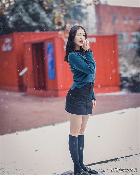 街拍两位丰满美女，夏天的火热与冬天的酷冷 搜狐大视野 搜狐新闻