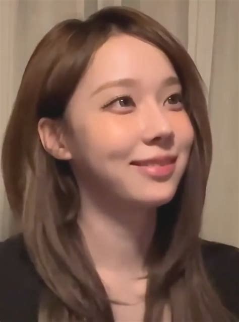 남자들 수십번 돌려봤다는 아래에서 손으로 흔들어주면서 야하게 웃는 윈터 ㄷㄷ 영상 Issueiyagi