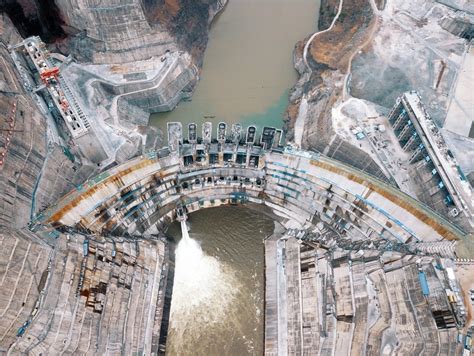 世界在建最大水电工程白鹤滩水电站开始蓄水
