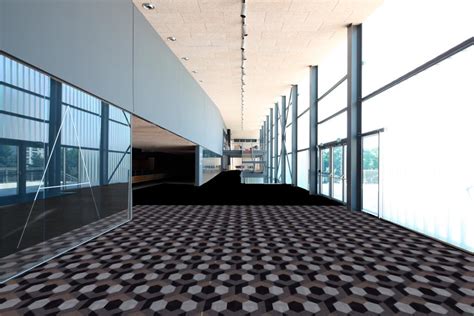 Javascript How To Increase Perspective Without Stretching Foreground In Threejs Stack Overflow