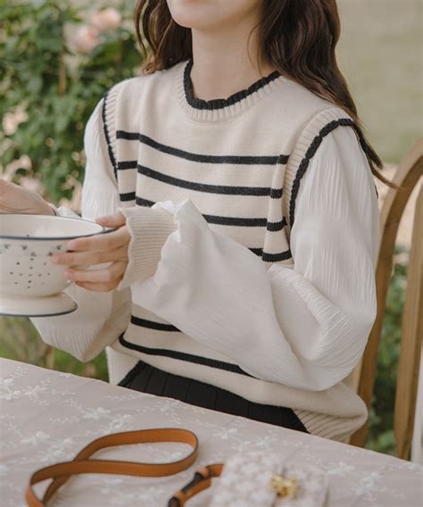 페이크 투피스 라운드넥 스트라이프 줄무늬 배색라인 니트 조끼 베스트 벌룬 긴소매 루즈핏 니트탑 대학생 캠퍼스룩 신입생룩 봄 간절기