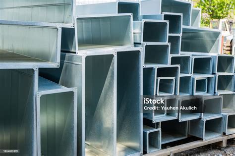 환기 파이프 창고 강관 창고의 산업 에어컨 시스템을위한 공기 덕트 건설을위한 부품 산업용 기도 환기 장비 및 배관 시스템 0명에 대한 스톡 사진 및 기타 이미지 Istock