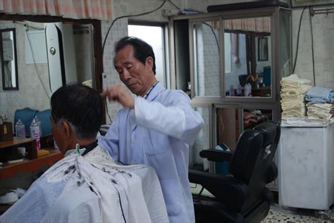 이발 시작 잘 했는데 이젠 배우는 사람이 없어서