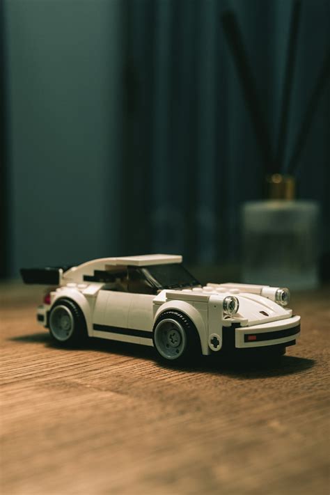흰색과 검은 색 자동차 스케일 모델 사진 Unsplash의 무료 포르쉐 이미지
