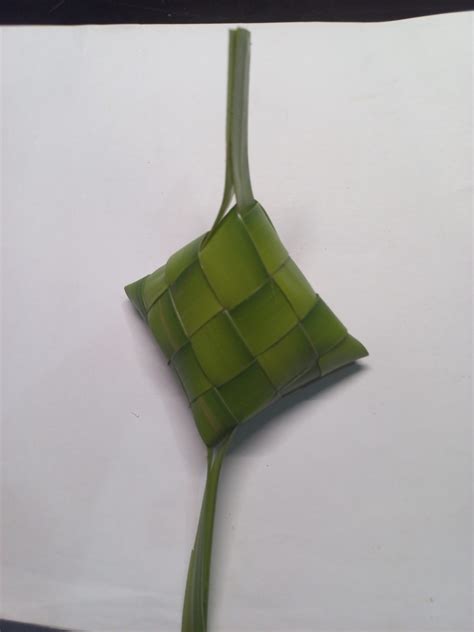 10 Types De Tipat Ketupat à Bali Ainsi Que Leurs Fonctions Et