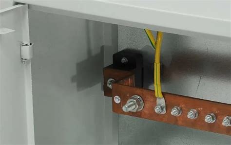 L и N в электрике как обозначается фаза и ноль какой буквой плюс и минус