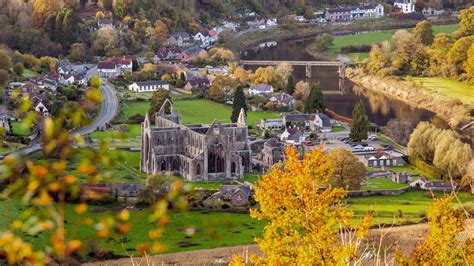 Kh M Ph Phim Tr Ng P Nh M C A Sex Education Elle