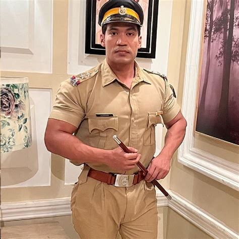 তিহাড়ে ঠাঁই কেষ্টর সেই জেলের জেলার যেন সাক্ষাৎ যমদূত সিনেমার সিংঘম ফেল News18 বাংলা