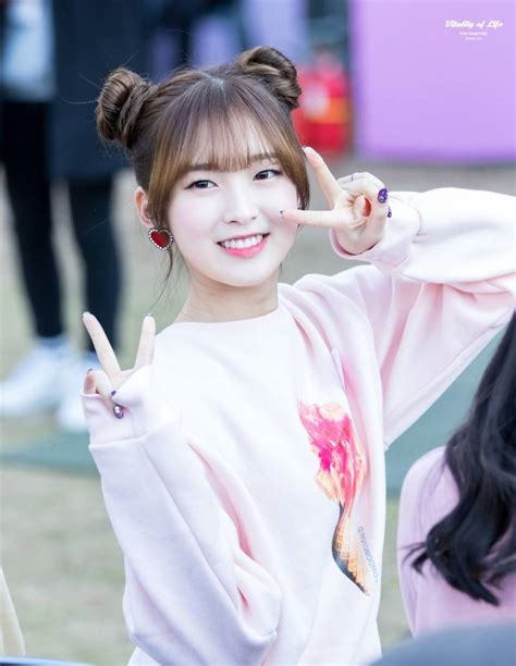 머리에 만두를 올린 여돌 헤어 스타일링  인스티즈 Instiz 이슈 카테고리