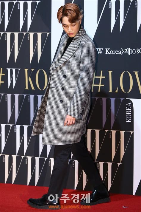 Aju포토 카이 시크한 미소 유방암 인식 향상 캠페인 자선 행사 아주경제