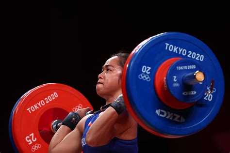 Hidilyn Diaz Donates Weightlifting Equipment To Afp