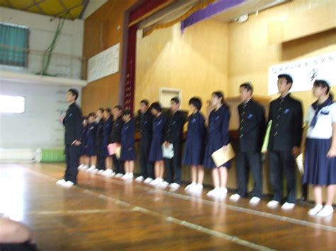 生徒会引継会が行われました 奄美市立金久中学校公式ブログ 松葉の翼
