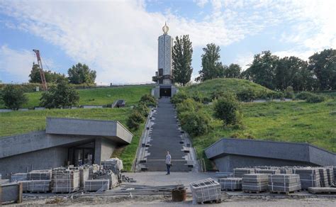 Уряд Канади виділить кошти для добудови другої черги Музею Голодомору Вечірній Київ