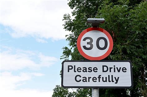 Quiz How Well Do You Know Uk Road Signs Goskippy
