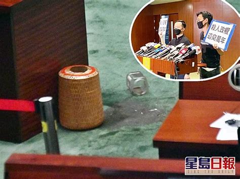 【國歌法】朱凱廸陳志全灑有機肥料 會議暫停警員到場調查 星島日報 Line Today
