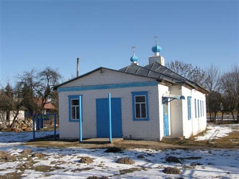 Брагин Брагинский район Церковь Николая Чудотворца фотография общий вид в ландшафте