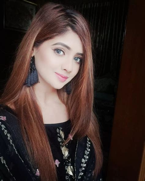 Most Beautiful Pakistani News And Tv Show Anchors Lens