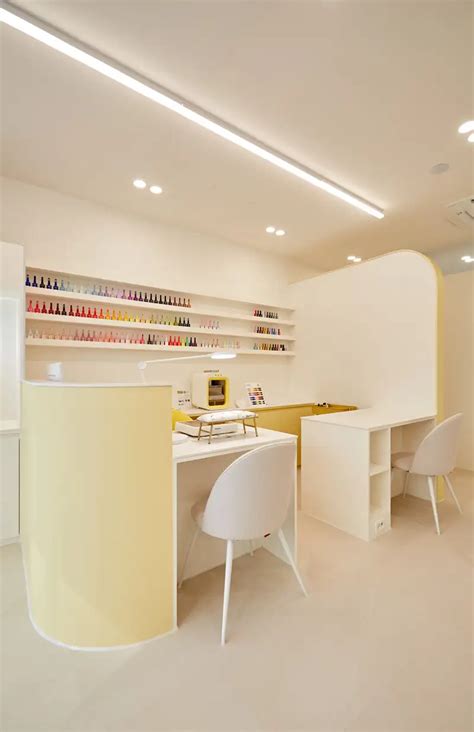 옐로우 컬러 포인트 깔끔한 모던 10평 네일샵 인테리어 인천 서구 당하동
