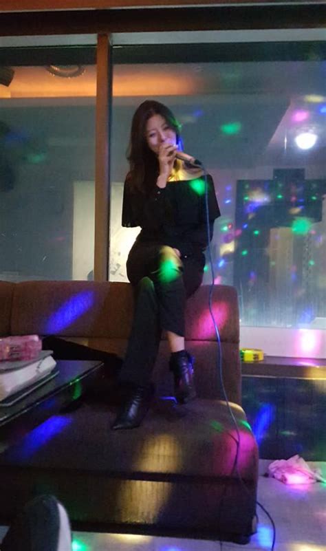 41 아줌마 On Twitter 친구랑 오래만에 만나서 기분 짱이네요~ 트윗님들 오늘하루도 고생했어요~즐거운 밤 보내세요~ 편하게 소통나누면서 나중에 술한잔해요