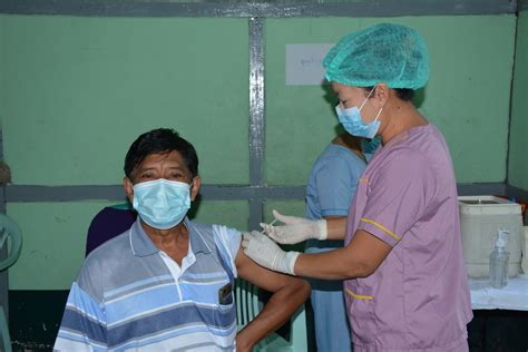 မိုးမိတ်မြို့နယ်တွင် အသက် ၆၅ နှစ် အထက် သက်ကြီးဘိုးဘွားများနှင့် ဌာနဆိုင်ဝန်ထမ်းများအား ကိုဗစ