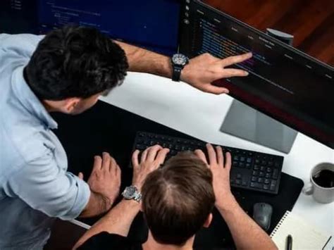 what programming languages are commonly used in azure development