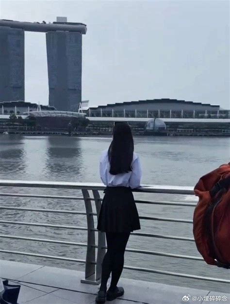 宋轶新加坡旅行被偶遇 JK搭配衬衫小皮鞋减龄吸睛 搜狐大视野 搜狐新闻