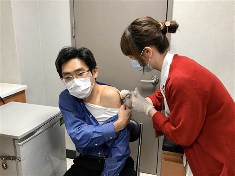 【az開打】基隆醫護接種 醫生開心拍照留念 時事 中時