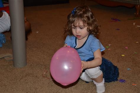 Baxter Family Six Popping Balloons