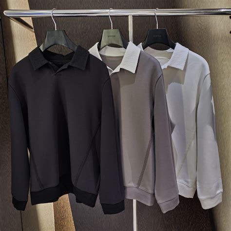 시스템옴므 현대시티아울렛 동대문점 크롭 스트레이트 팬츠 밑단까지 스트레이트하게 떨어지는 실루엣이 다리 라인을 길어 보이도록 연출해 주는 팬츠입니다 발목을 살짝