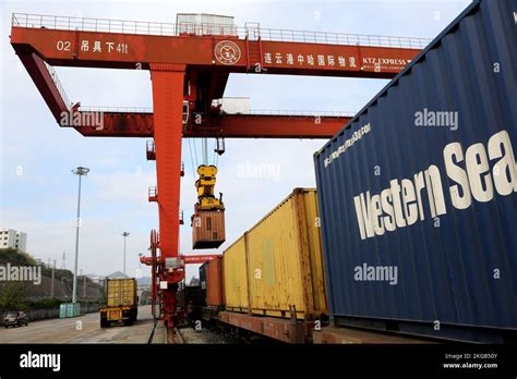LIANYUNGANG CHINA NOVEMBER 23 2022 Large Machinery Is Used To