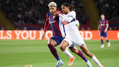 Barça Psg Barcola Raconte Comment Il A Piégé Araujo Pour Le Pousser à La Faute Avec Carton Rouge