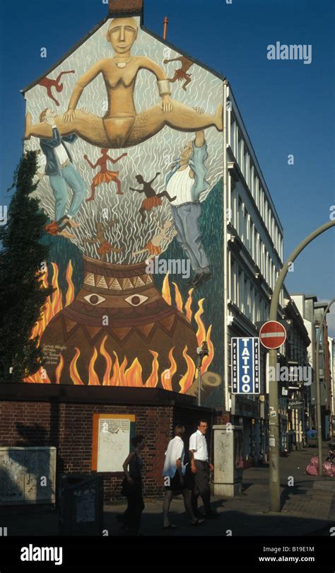 Wall Painting On Apartment House In District Of St Pauli Hamburg