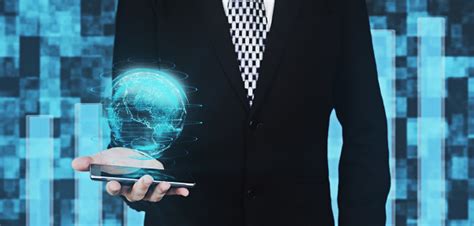미래의 배경 3d 렌더링에 대 한 디지털 글로브 Hud 인터페이스를 프로젝션 하는 동안 손에 스마트폰을 들고 검은 양복에 사업가 3차원 형태에 대한 스톡 사진 및 기타