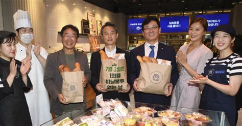 파리바게트 비닐 대신 종이봉투 사용해요~