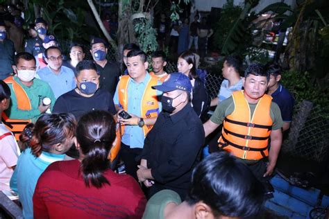 នាយឧត្តមសេនីយ៍ សៅ សុខា ចូលរួមឧបត្ថម្ភគ្រួសារសពជនរងគ្រោះម្នាក់១លានរៀល ករណីលិចទូកនៅខេត្តកណ្តាល