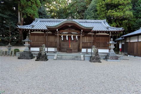 拝殿前八所御霊神社奈良県奈良市 八百万の神