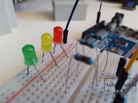 Урок 5 Светофор на Arduino Uno Arduino моделирование в Tinkercad