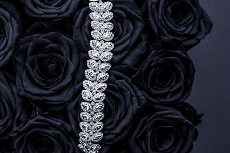Pulseira De Joias De Diamante De Luxo E Flores De Rosas Negras Adoram