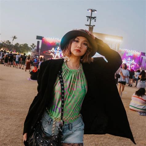Ramai Dugaan Bcl Hamil Yuk Simak 10 Potret Body Goals Bunga Citra Lestari