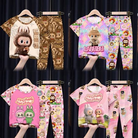 Labubuชุดนอนลาบูบู้ แขนสั้นขายาวคคอกลม ลายคมชัด เด็กหญิง เด็กชาย ใส่ได้ Shopee Thailand