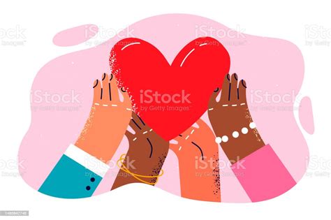 다양한 인종과 국적의 사람들이 자비와 자선을 상징하는 마음을 향해 손을 뻗습니다 개념에 대한 스톡 벡터 아트 및 기타 이미지 개념 공동체 글로벌 비즈니스 Istock